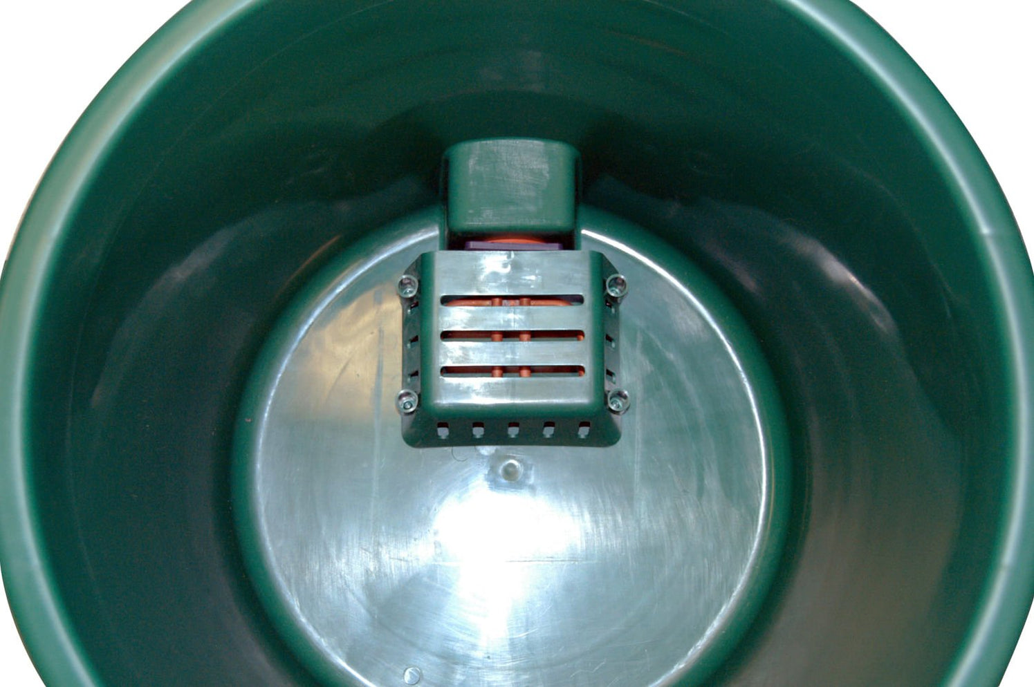 16 Gallon Heated Livestock Bucket — Jeffers